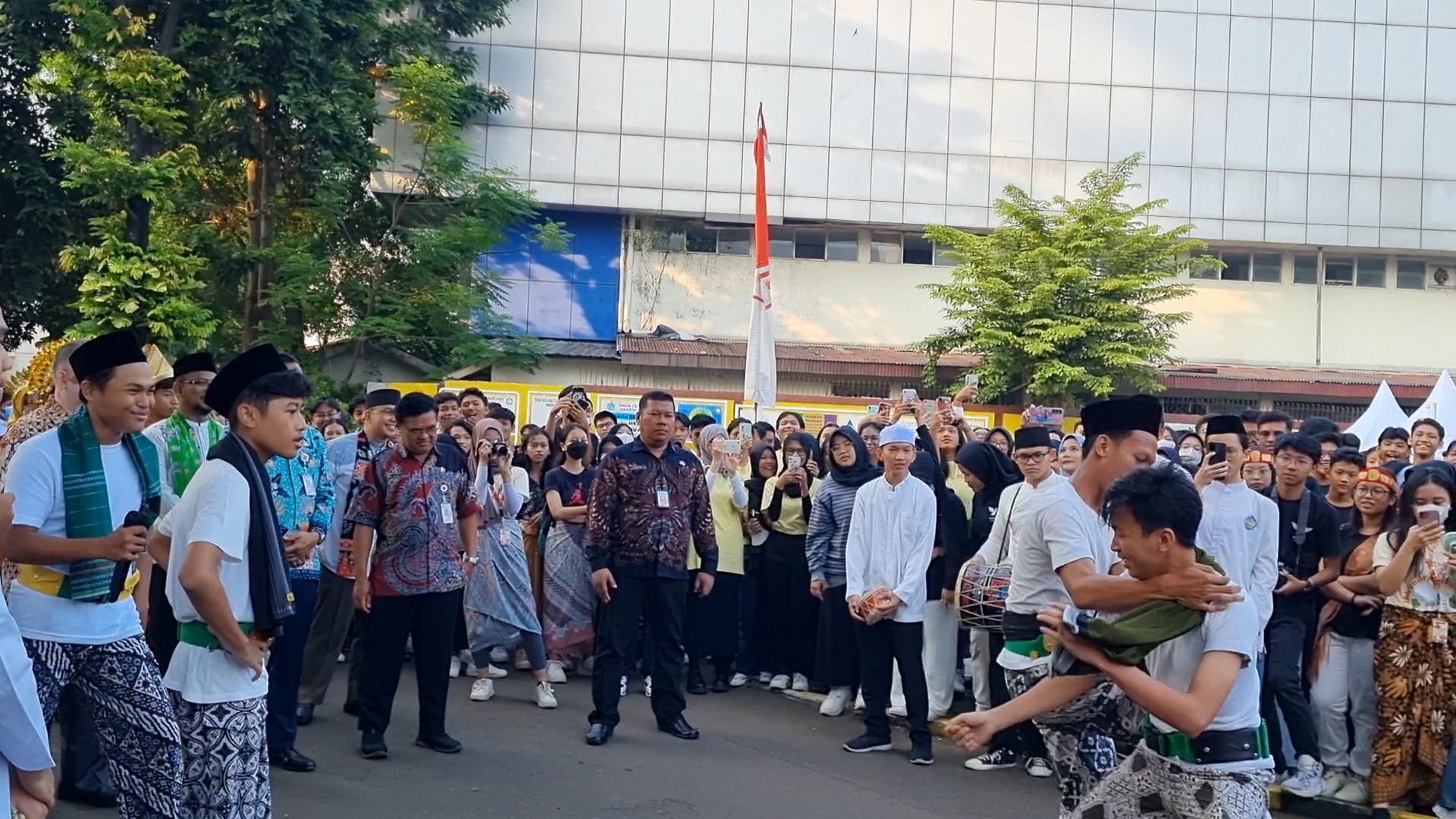 Bapak Walikota Jakarta Selatan Menghadiri Pameran Hari Kedua Project P5 ...