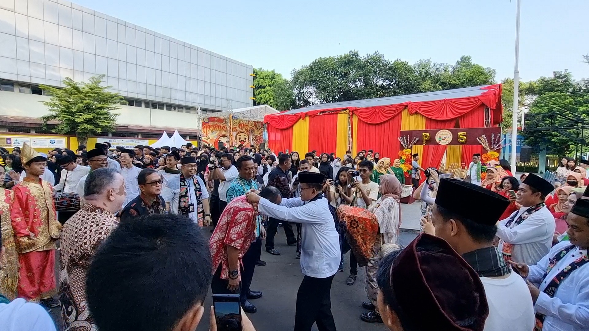 Bapak Walikota Jakarta Selatan Menghadiri Pameran Hari Kedua Project P5 ...
